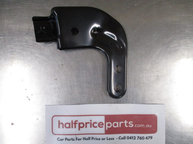 Mitsubishi Lancer Genuine Right Hand Front Guard Bracket New Part ...