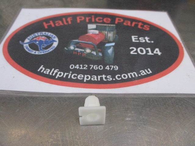 Kia Sportage/Carnival/Optima/Magentis Genuine Clip-Side Garnish Mounti ...