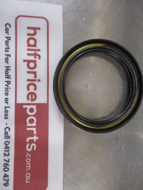 Mitsubishi Pajero/Triton/Terracan Genuine Front Hub Oil Seal New Part ...