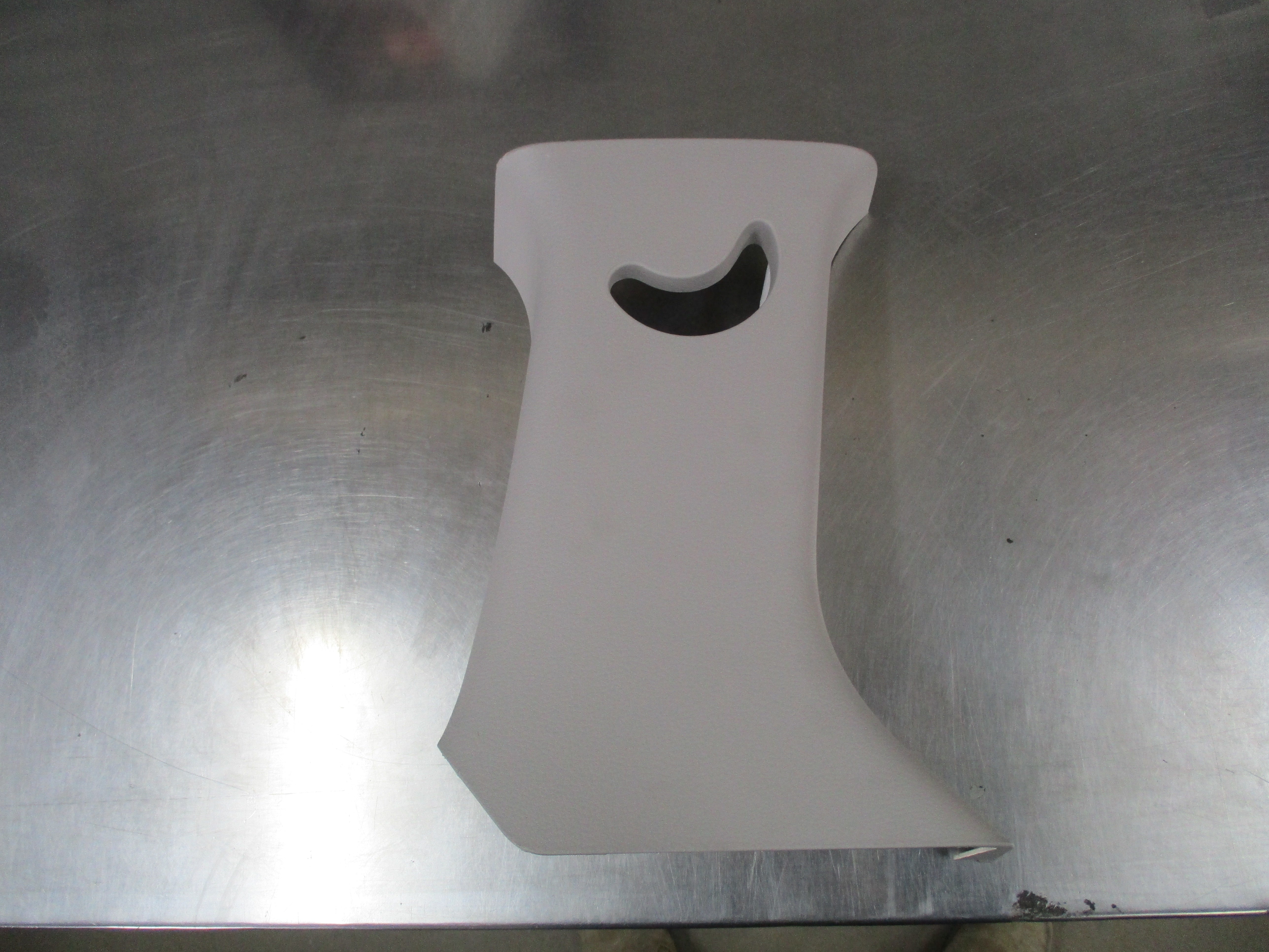 LDV/Maxus G10 Genuine Passengers Side Mid Row Seat Belt Guide Trim ...