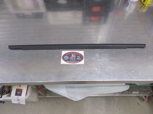 Mitsubishi Outlander Genuine Front Right Window-B Belt Moulding New Pa ...