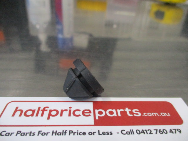 VW Beetle/Golf/Jetta/Polo/UP/ Skoda Fabia/Citigo Genuine Grommet Bushi ...