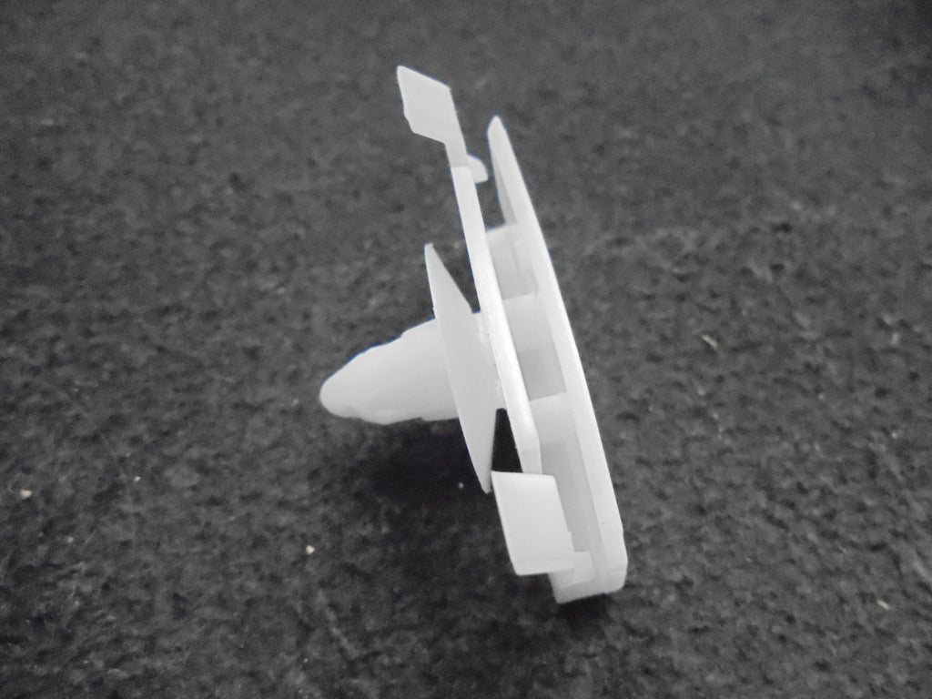 Holden VE-VF Commodore Genuine Rocker Panel Side Skirt Molding Clip Ne ...