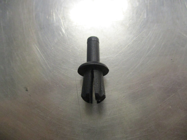Land Rover Defender/Discovery Genuine Plastic Rivet New Part – Half ...