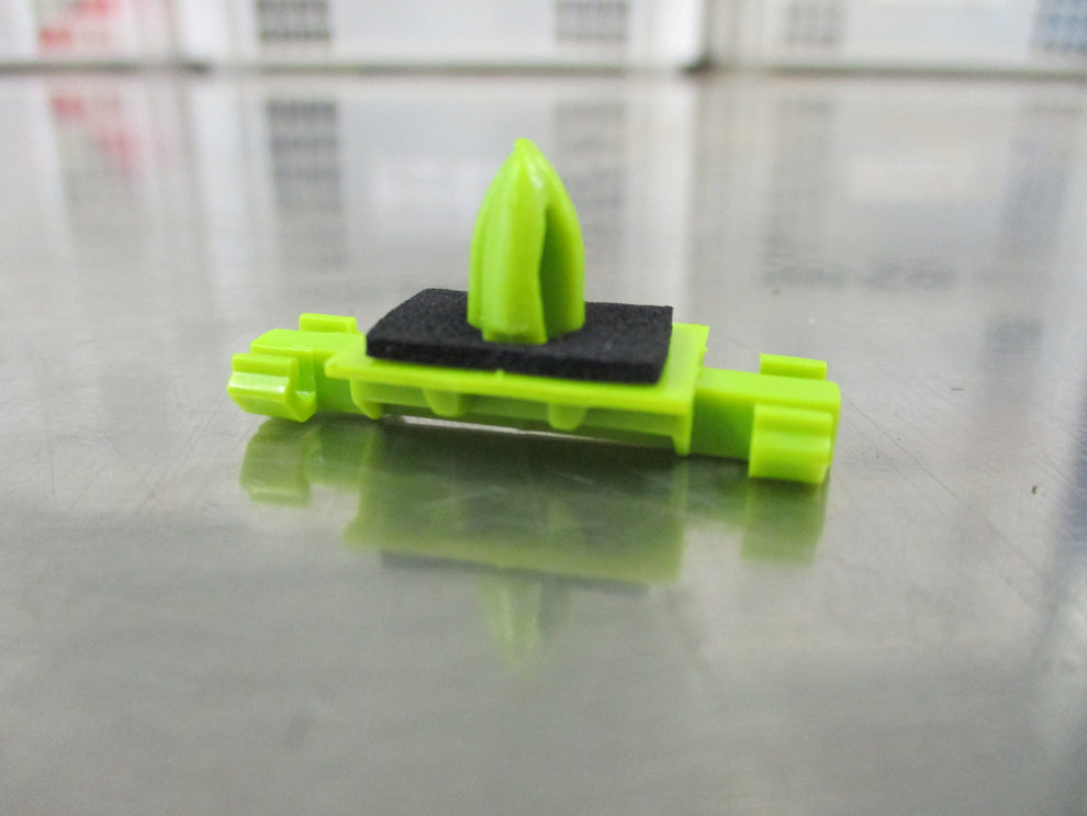 Holden VE Commodore Genuine Reveal Moulding Retainer New Part – Half ...