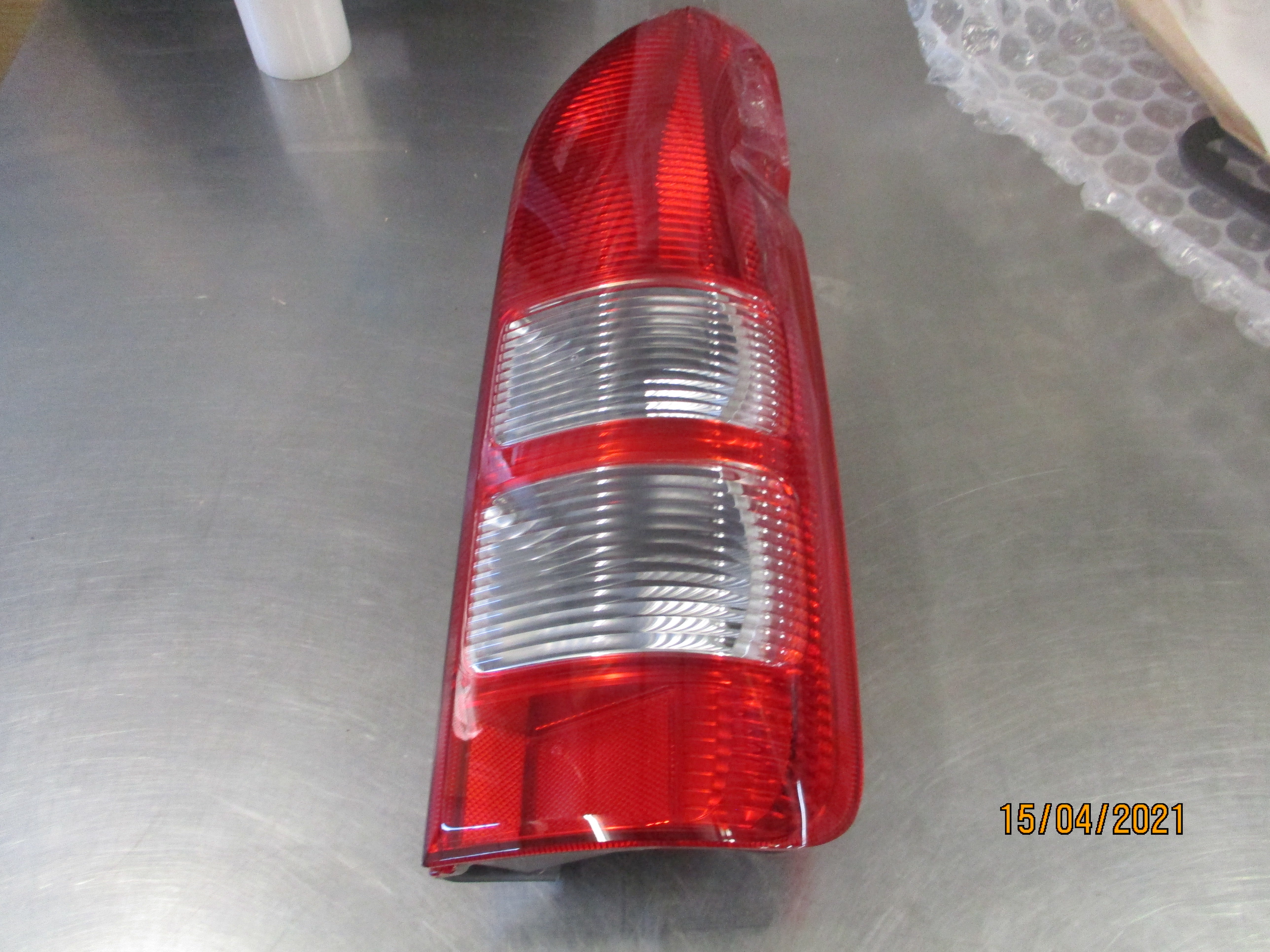 Toyota Hiace Genuine Rear Right (Drivers) Taillight Lens New Part ...