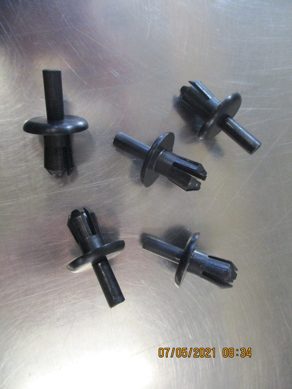 Holden ZB Commodore Genuine Lower Bracket Retainer Clip New Part – Half ...